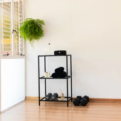 How to style an open shelf - Studio Delta